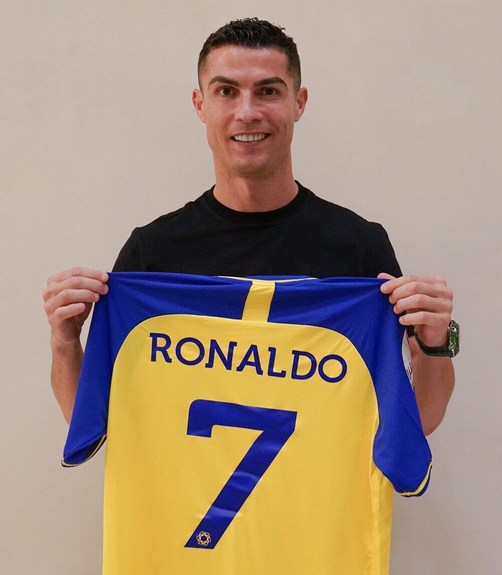 Breaking News OFFICIAL! Cristiano Ronaldo signs in Al Nassr Saudi Arabia